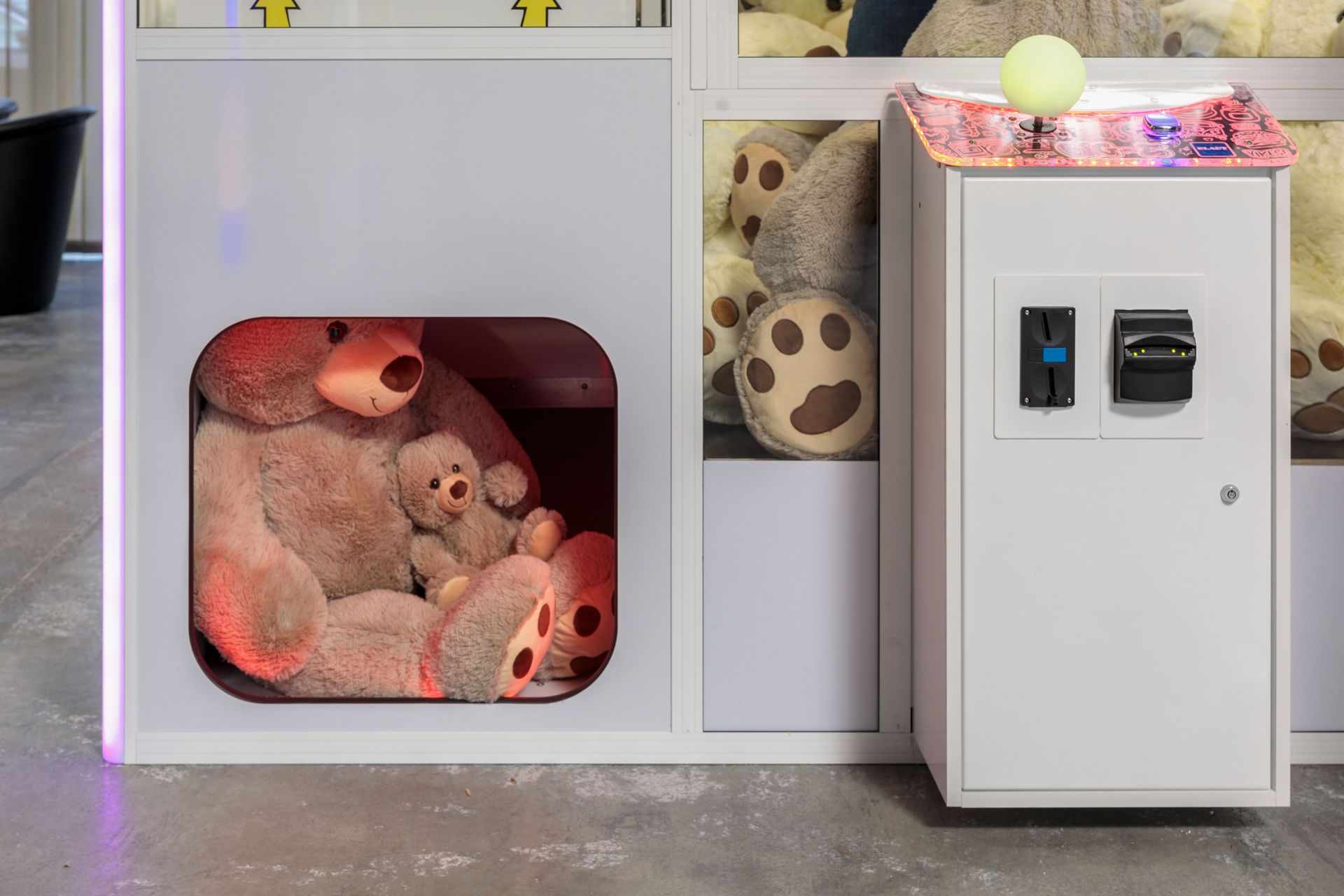 Big One X-treme II | Tallest & Huge Claw Machine by ELAUT